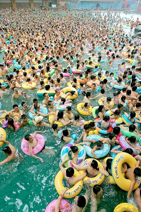 World’s Most Crowded Swimming Pool