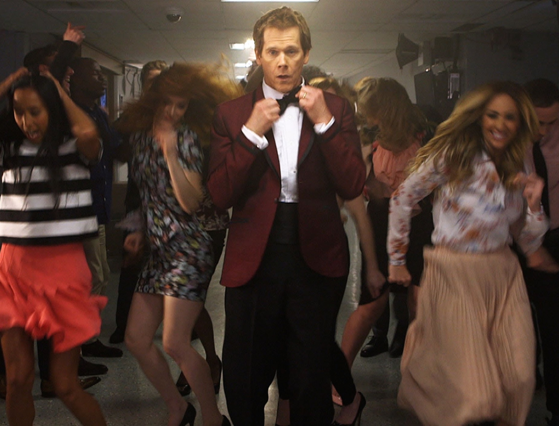 Kevin Bacon Reprises His Epic Dance Scene From Footloose After Jimmy ...