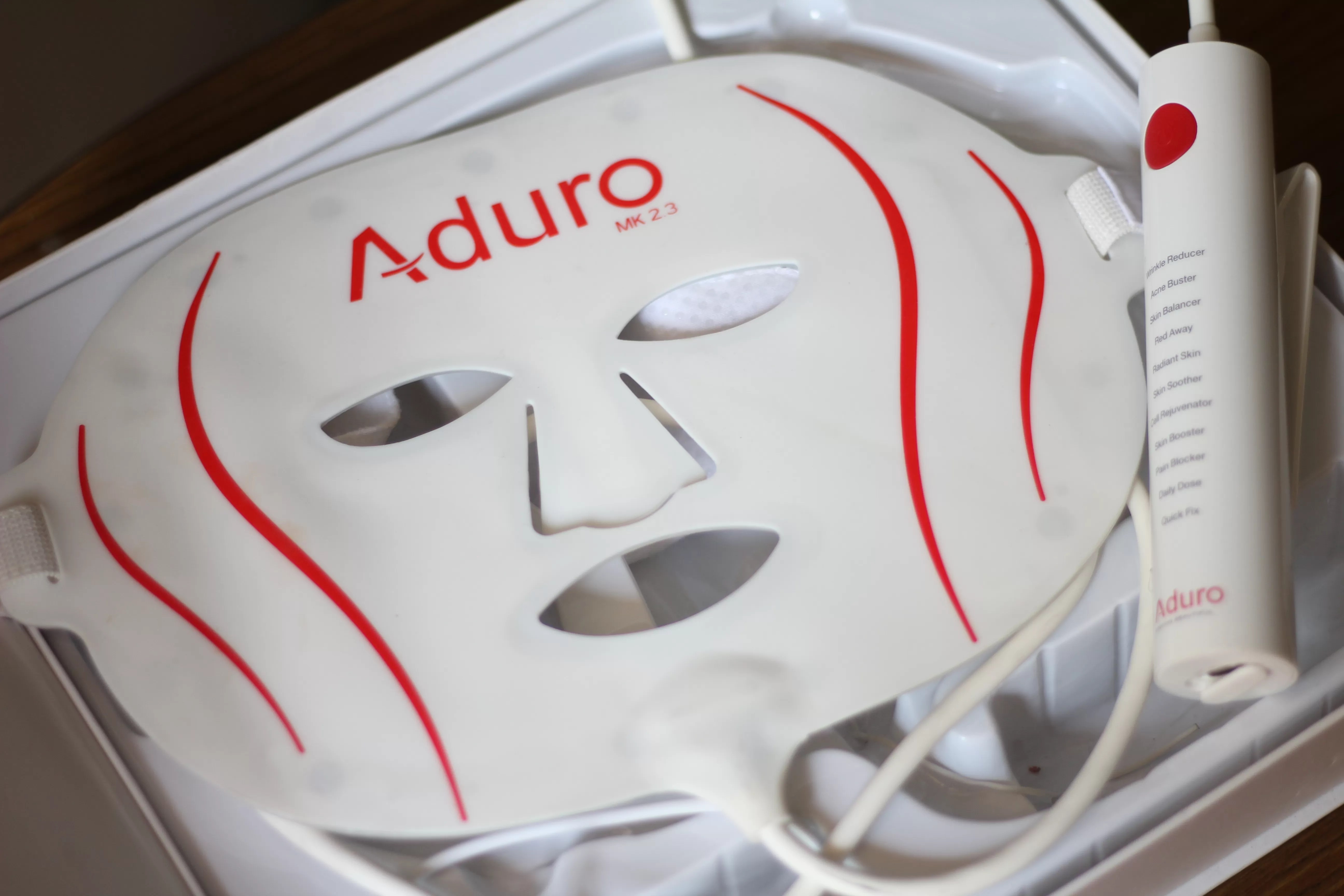 Aduro 7+ 1 LED Facial Treatment Mask Review, Demo + My 1 month ...