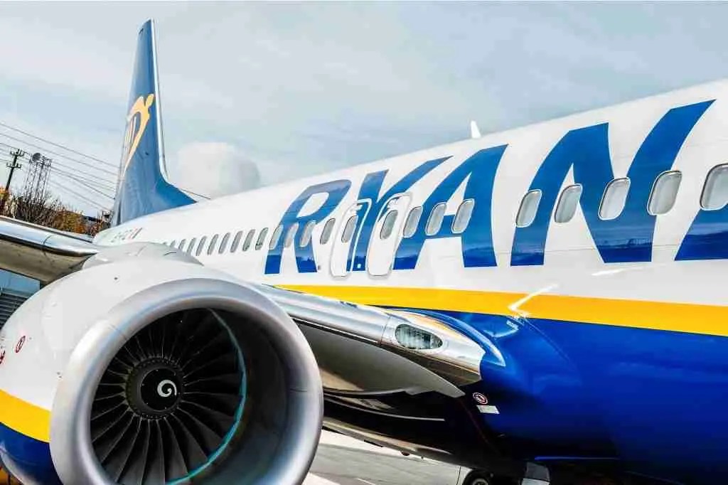 Ryanair and Boeing Mark 450th 737-800 Delivery | Flight Chic