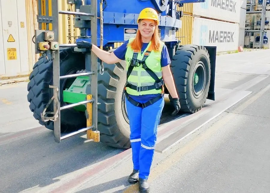 Operadora de Transtainer fala dos desafios da profissão