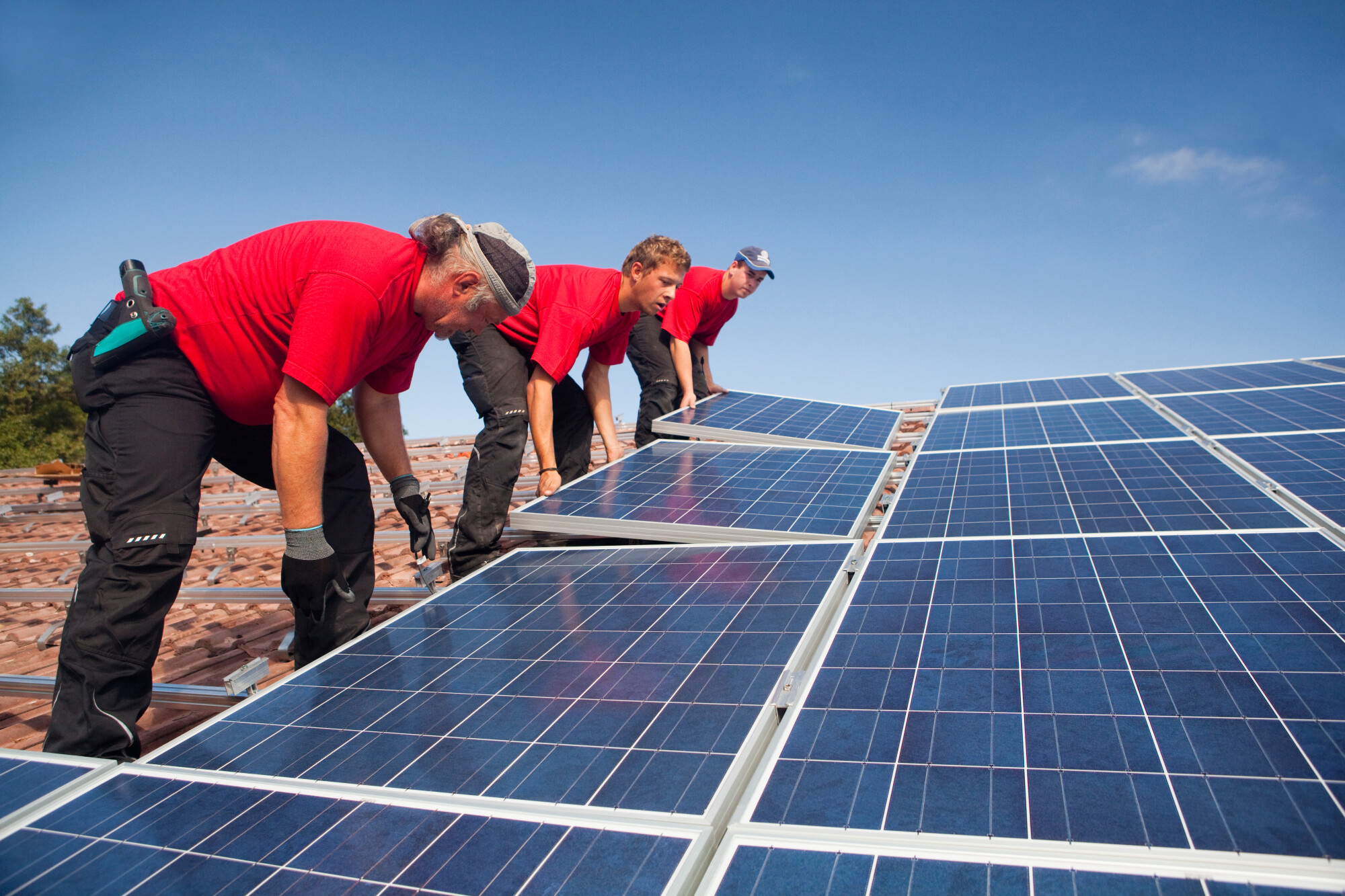 Exploring The Solar Panel Installation Process Funsivly exploring-the-solar-panel-installation-process-funsivly