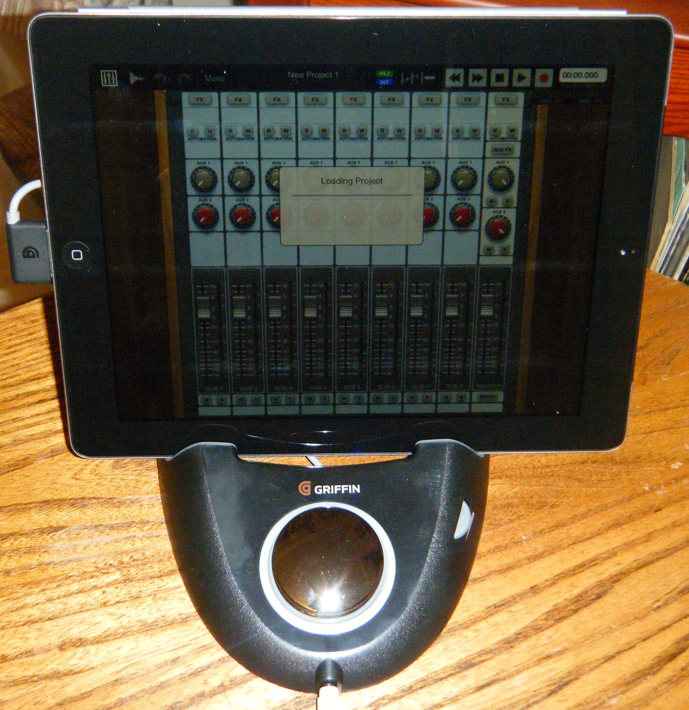 Griffin StudioConnect MIDI-Audio Interface System for iPad Review ...