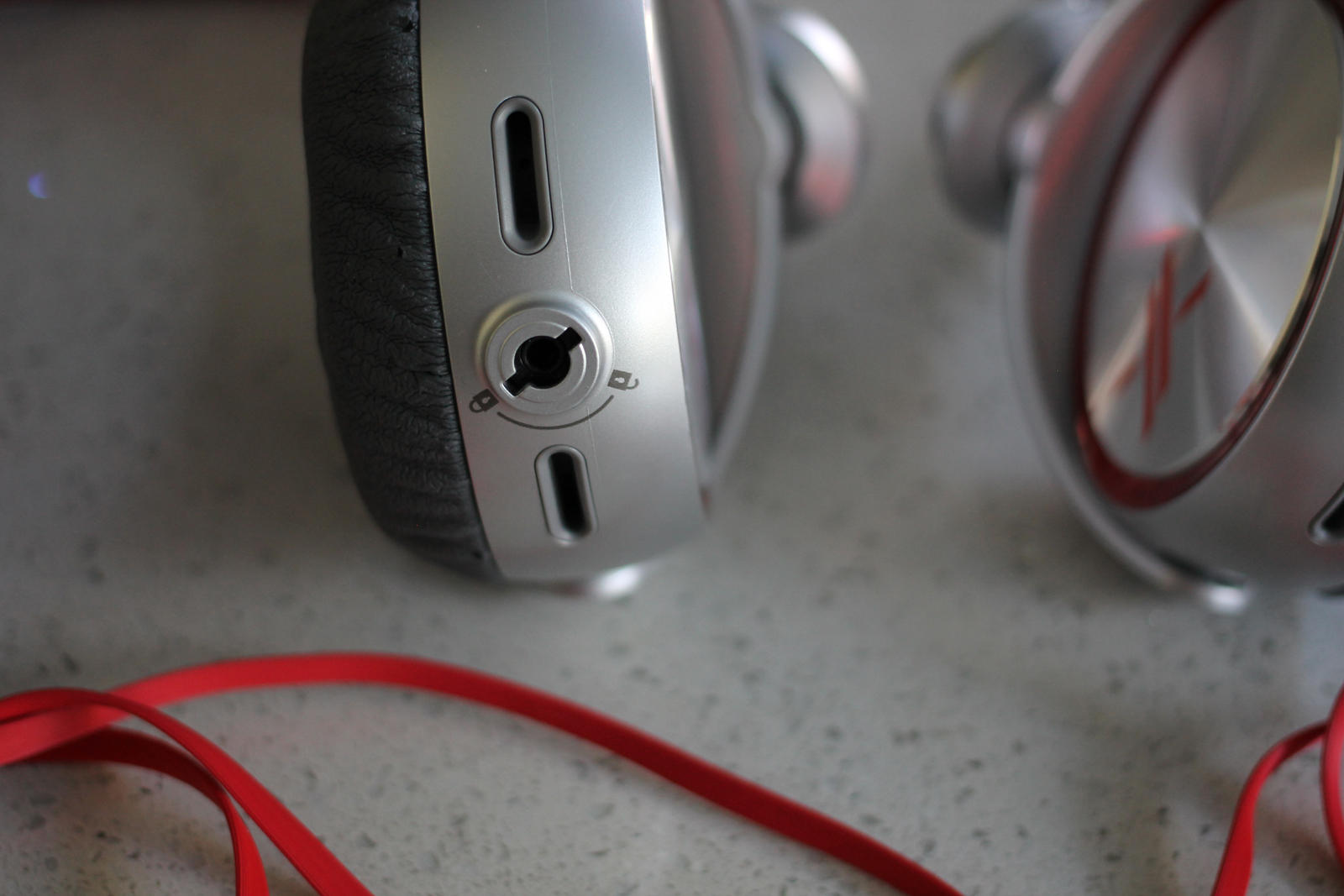 Sony MDR-x10 headphones – awesome cans two years later – Geekometry