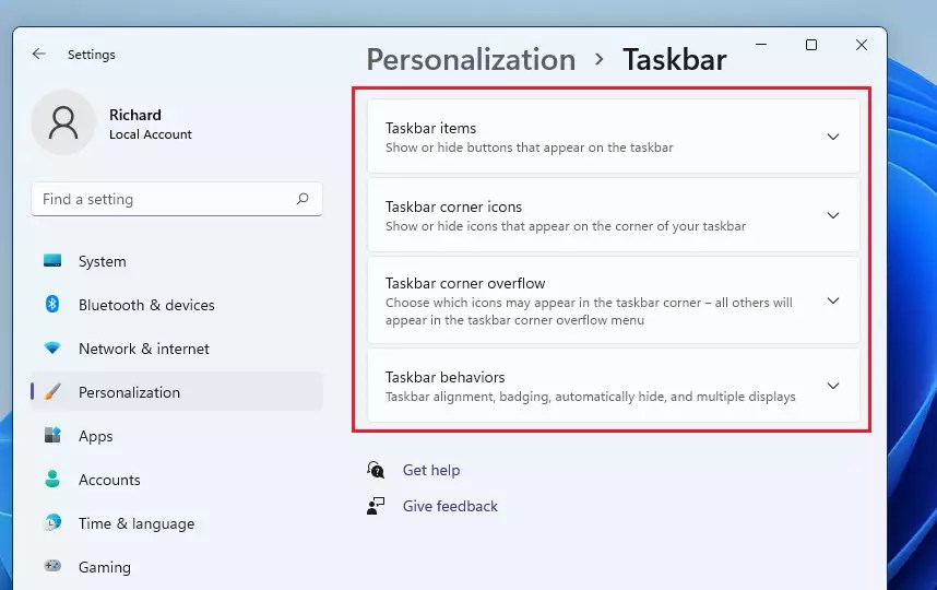 How to Organize App Icons on Windows 11 Taskbar - Geek Rewind