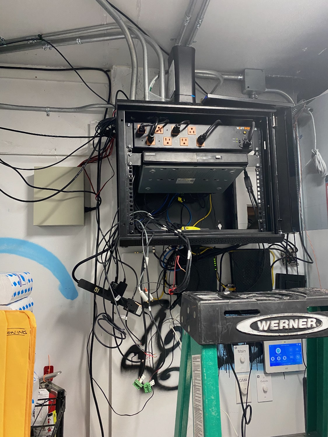 Beautiful organization of an Equipment Rack - GetConnected AV