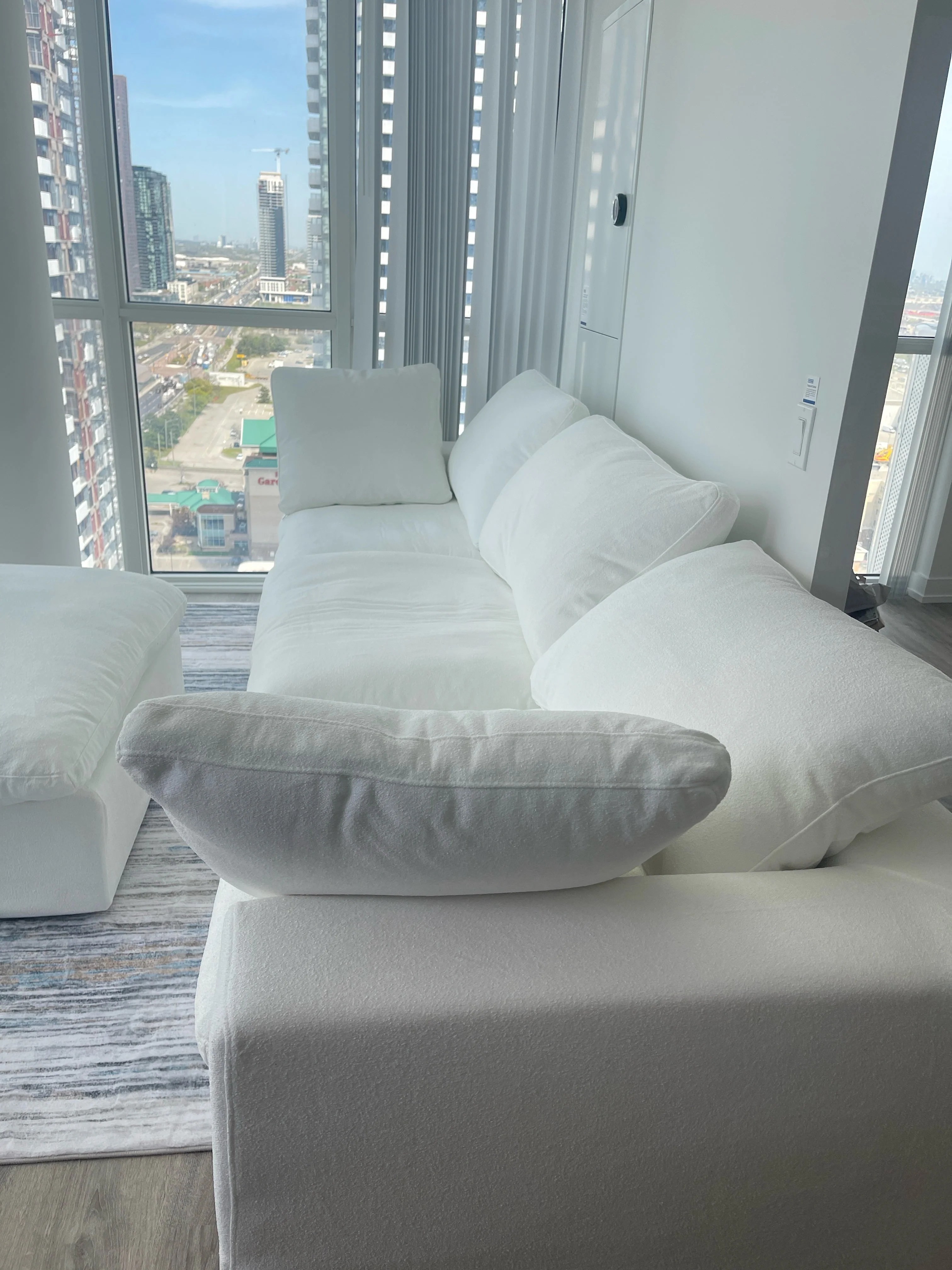 How To Style A White Sofa Gh2 Cloud