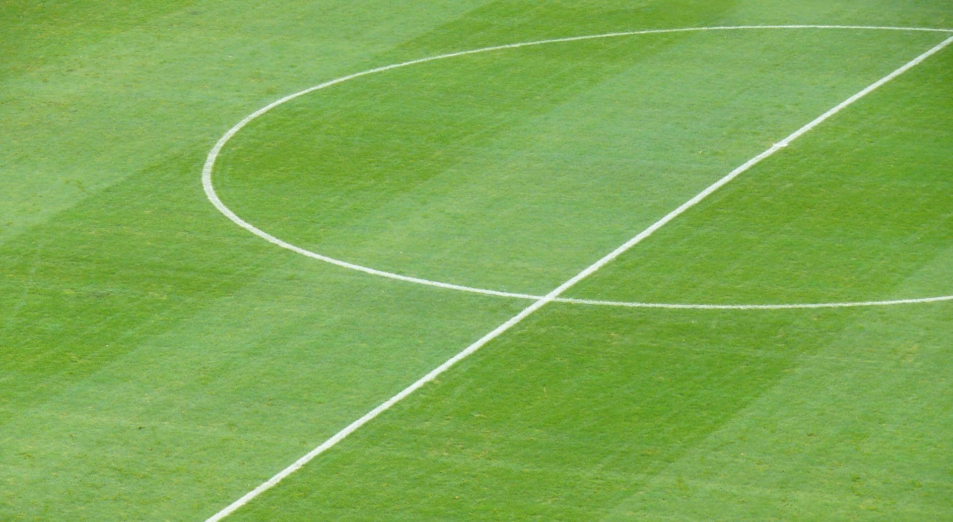 Inside The Mind of A Center Midfielder - Girls Soccer Network