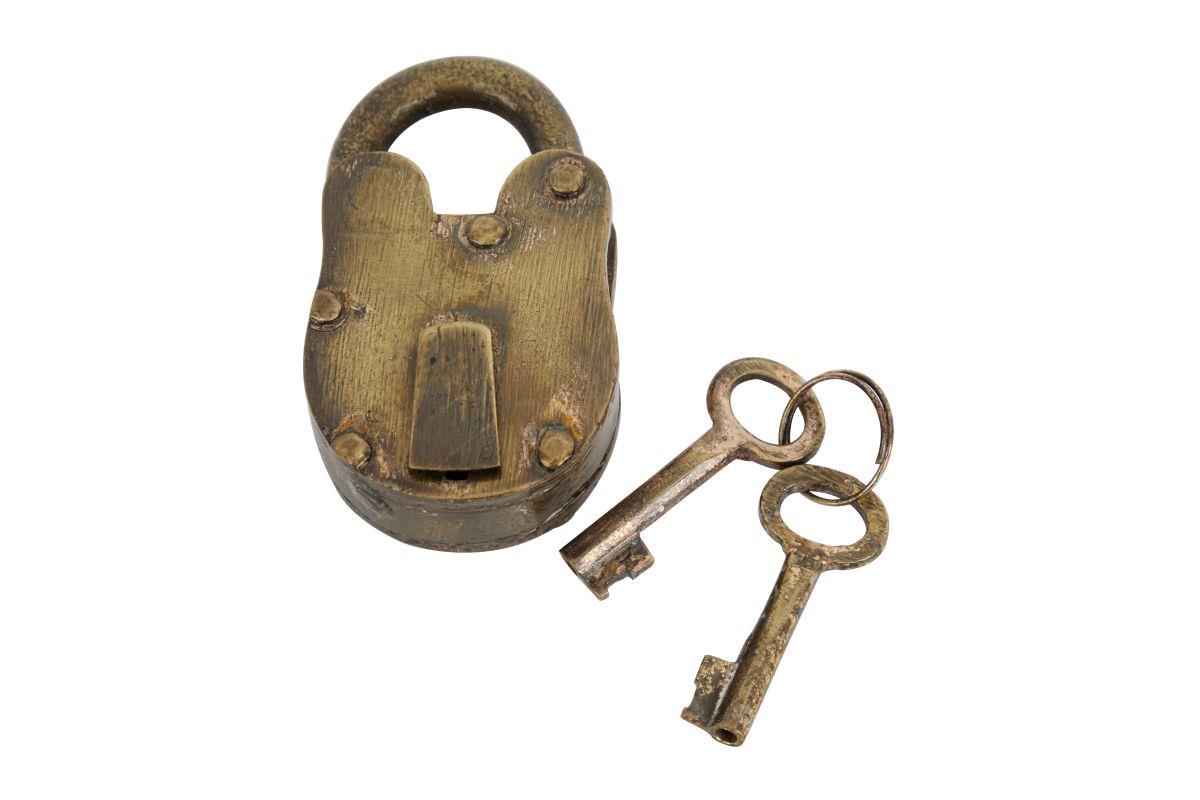 Antique Brass Finish Padlock With Skeleton Keys | Globedecor