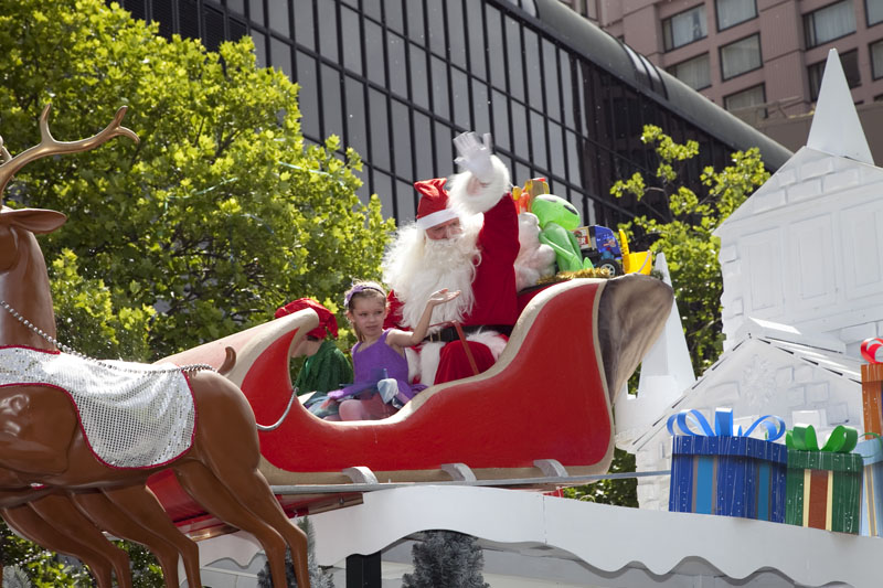 Queen Street and the Santa Parade - Greater Auckland