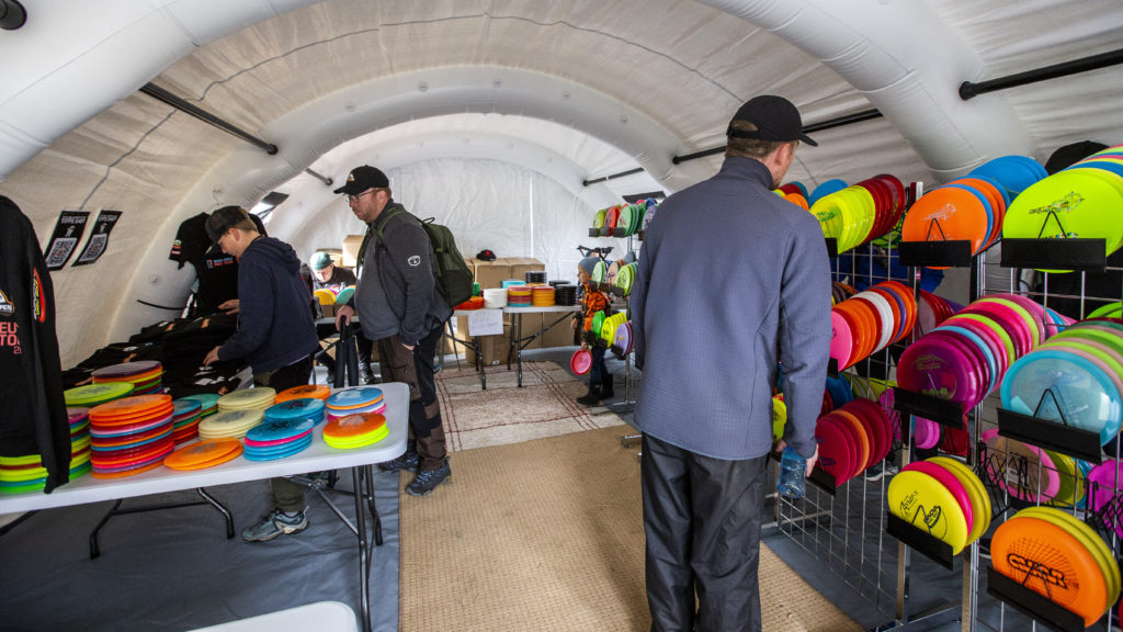 4 reasons disc golf is best in the fall