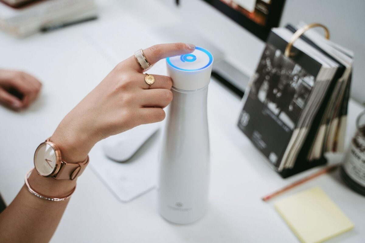 Show and Tell: Staying Hydrated with the LIZ Self-Cleaning Smart Bottle ...