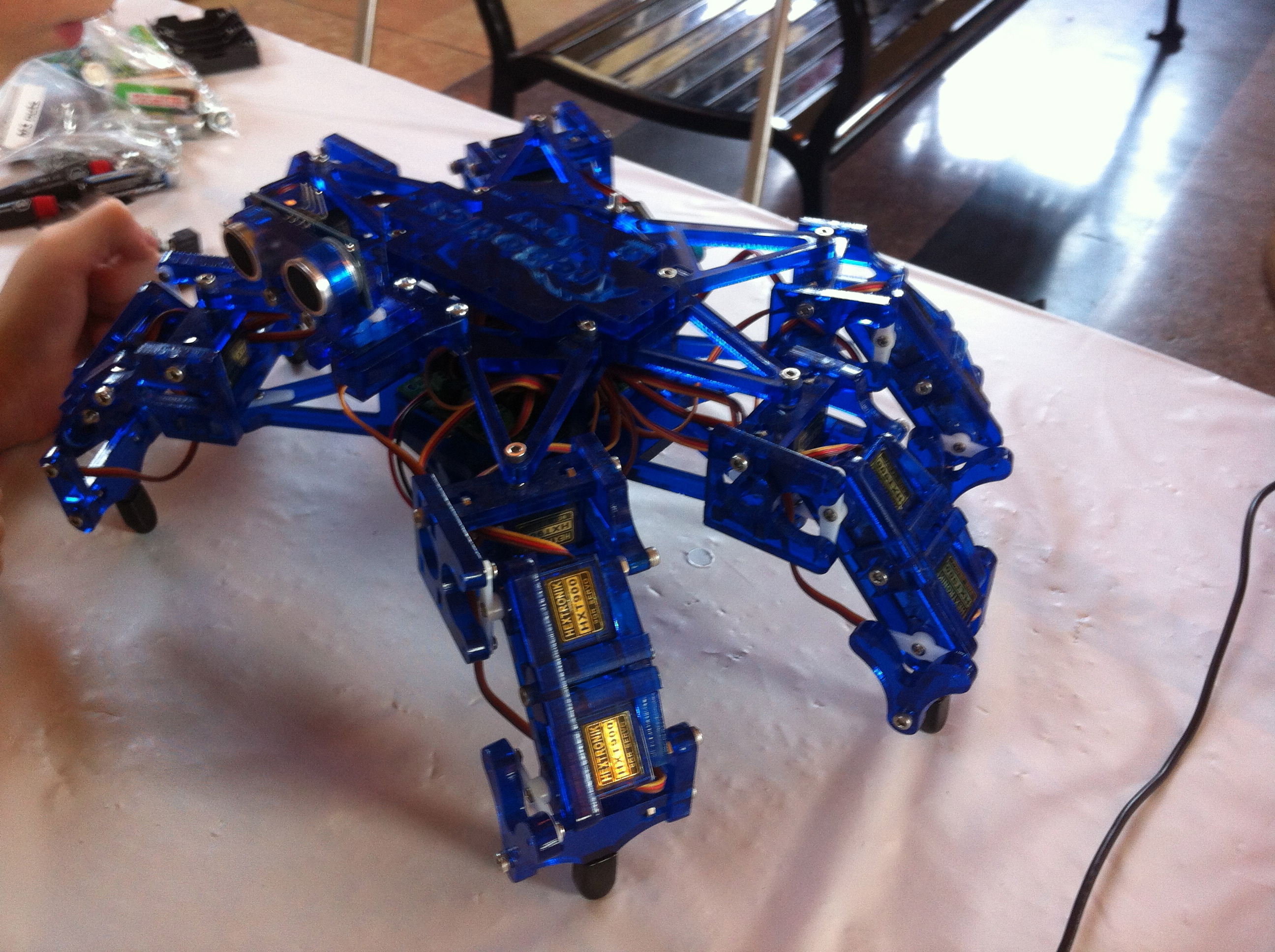 MakerFaire K.C.: Hexy, The $200 Hexapod Project | Hackaday