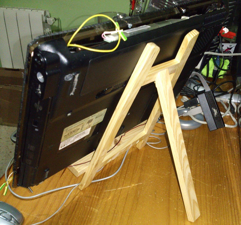 Use An Old Laptop As A Second Desktop Display | Hackaday