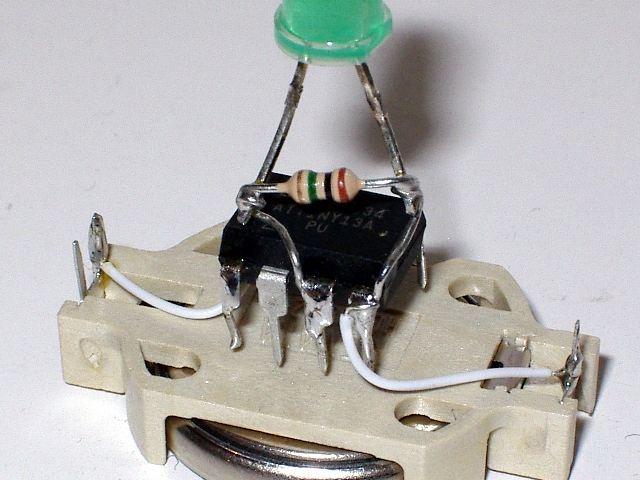 Asynchronous Fireflies Use Few Parts | Hackaday