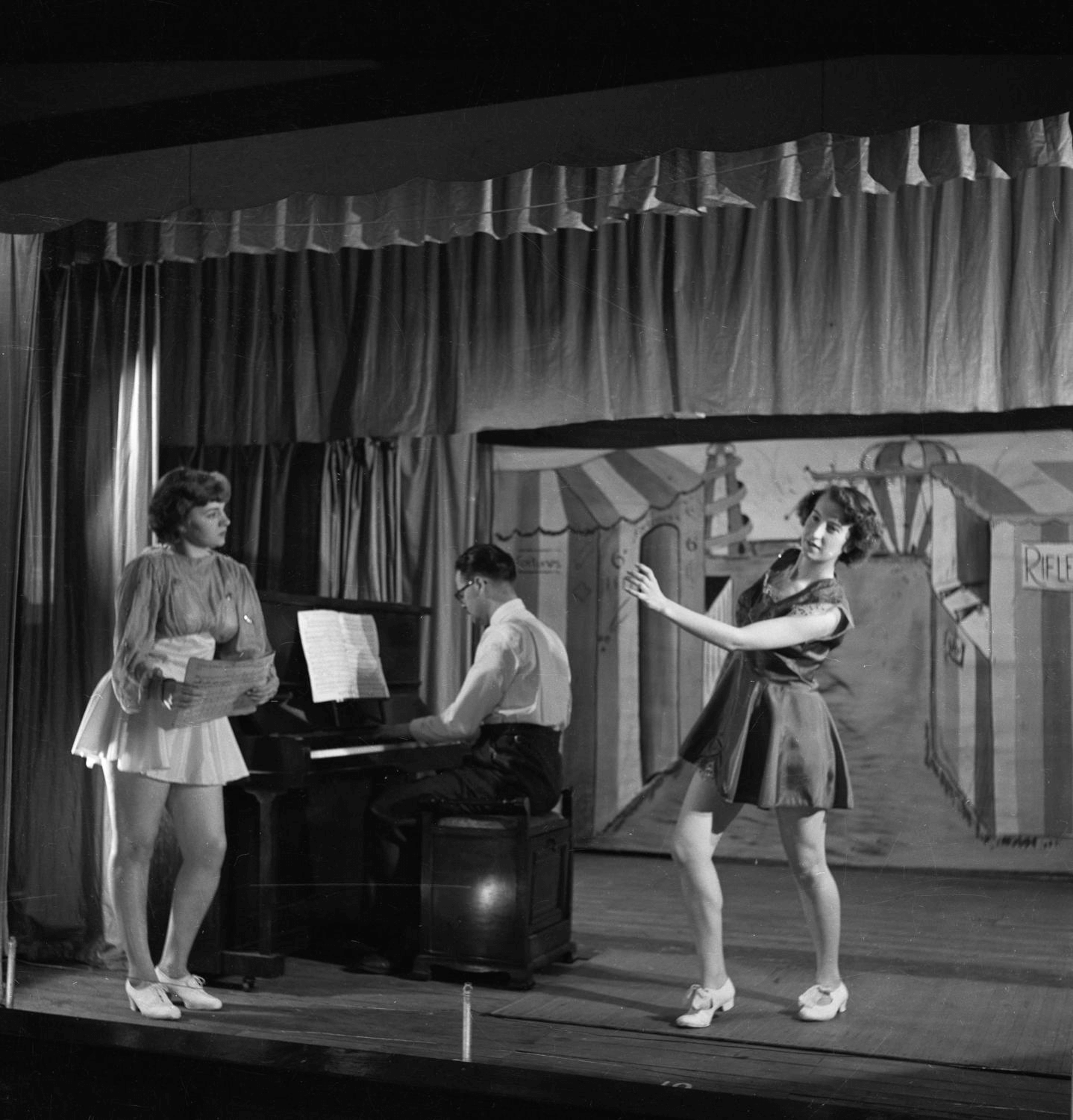 The Story Behind the Great British Pantomime – The Historic England Blog