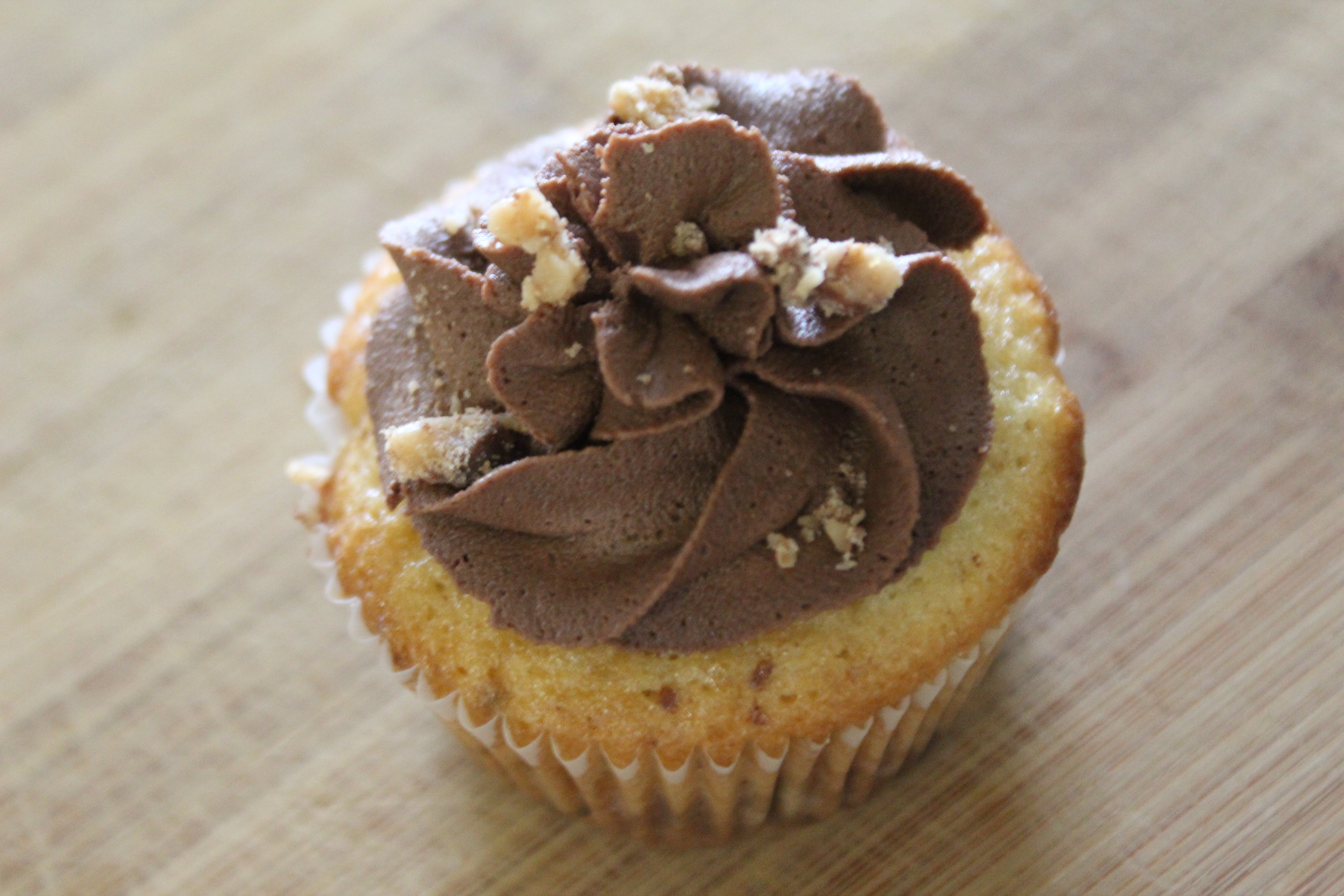 Chocolate Toffee Cupcakes – Holly Bakes
