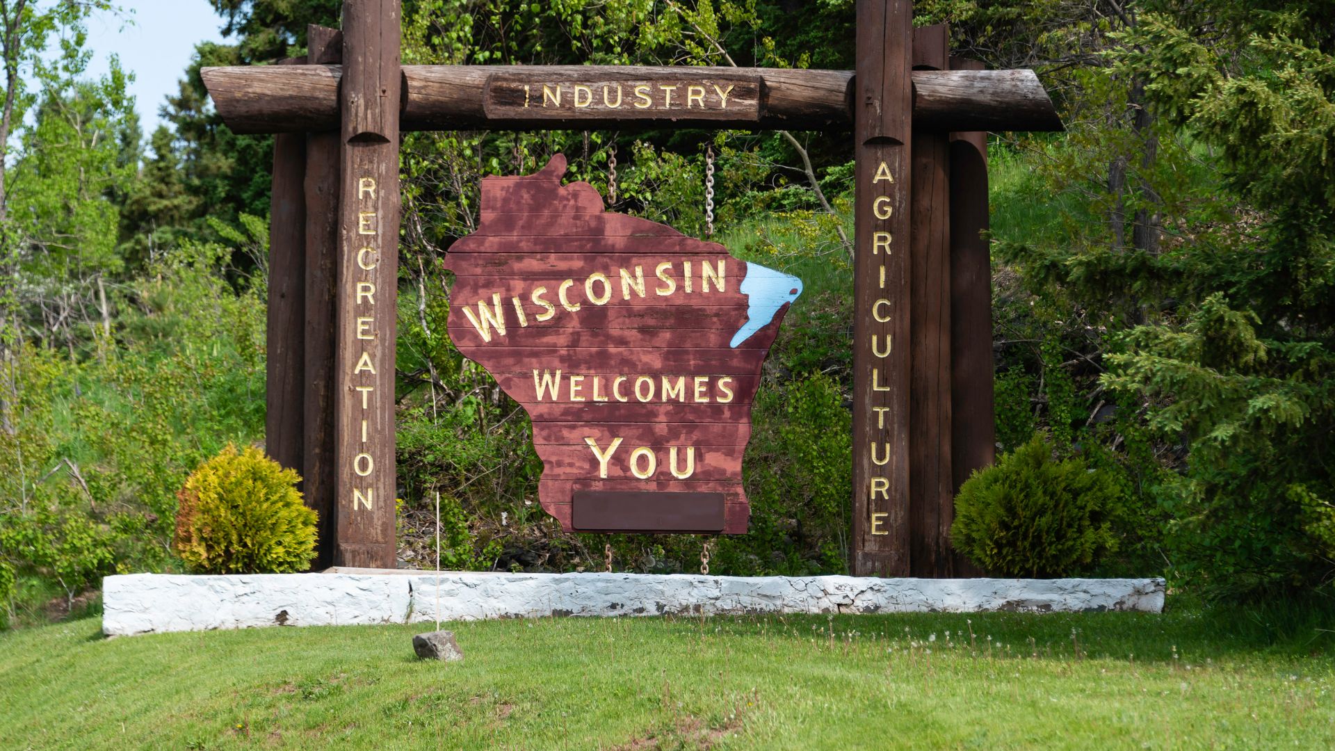 Best Places To Go Hiking in Wisconsin - House and Outside