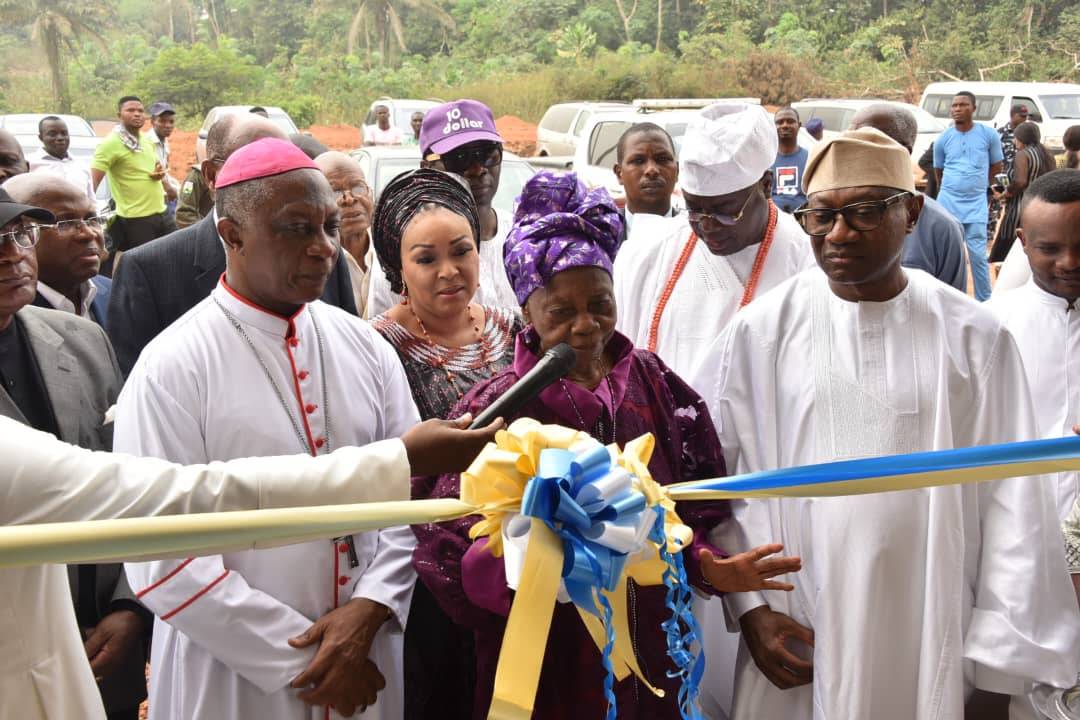 Nigerian Billionaire, Femi Otedola Donates Fully Built Engineering ...