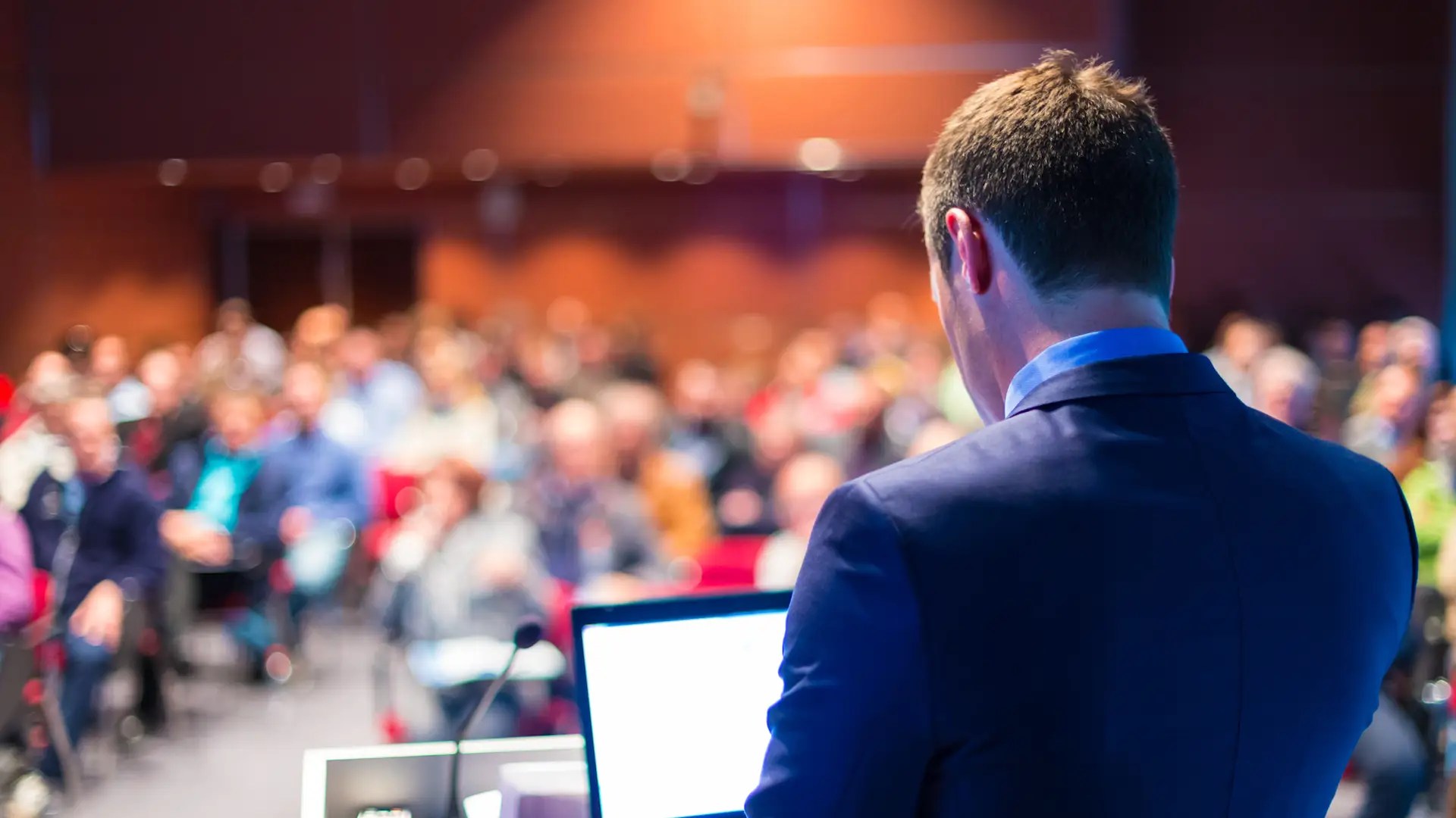 Body Language Expert Reveals Best Confidence Indicator