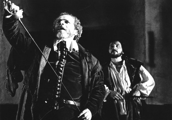 Reasons to Why Macbeth is a Tragic Hero | macbethenglish