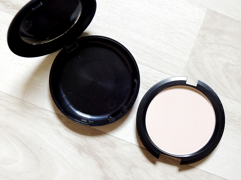 Tutorial: Switching out your MAC compact powders