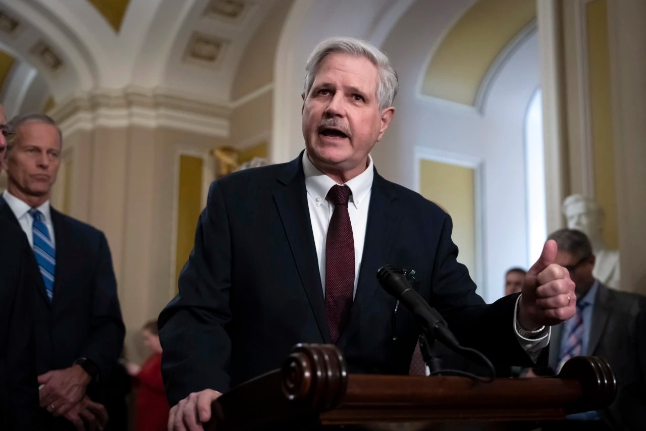 Democrats Clear Way For Gop Bill Ending Threat Of Shutdown Wsj