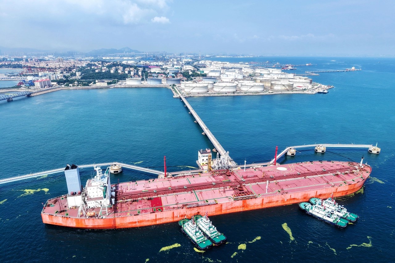 Oil Futures Settle Lower On Oversupply Outlook Wsj