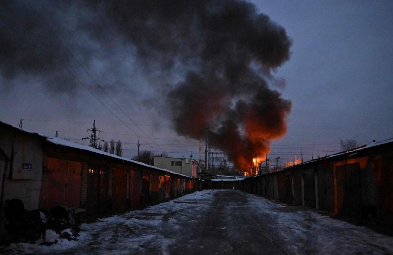 Drones Strike Ukraine As Kyiv Scrambles To Restore Power And Heating Wsj