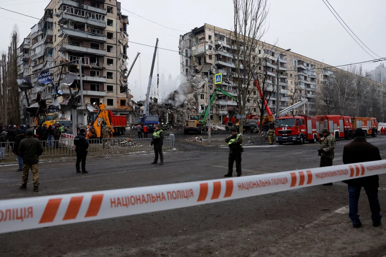 Ukraine Searches For Survivors After Apartment Block Strike Wsj