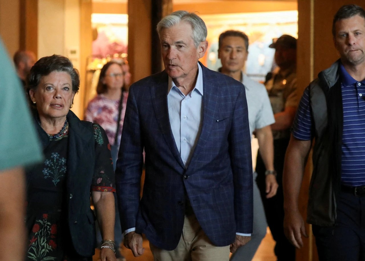 Fed Holds Interest Rates Steady And Keeps Door Open To Cuts Wsj