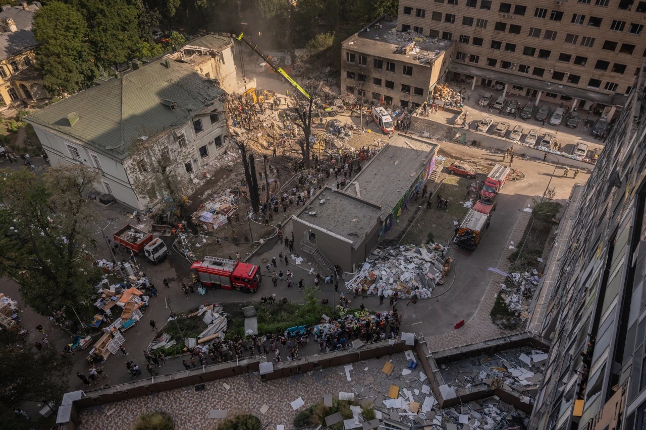 Kyiv Doctor Was Operating On A Baby When A Russian Missile Struck Wsj