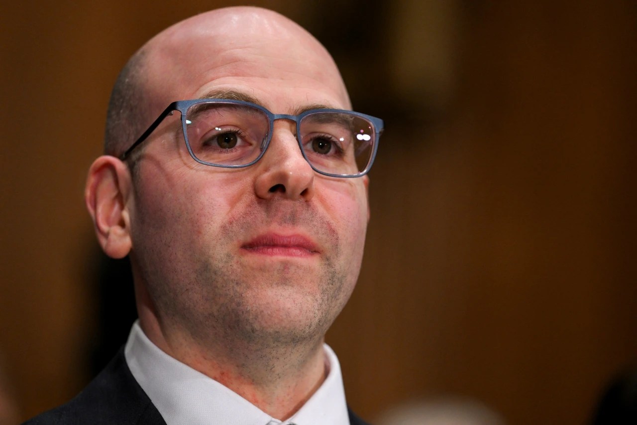 Fed Holds Interest Rates Steady And Keeps Door Open To Cuts Wsj