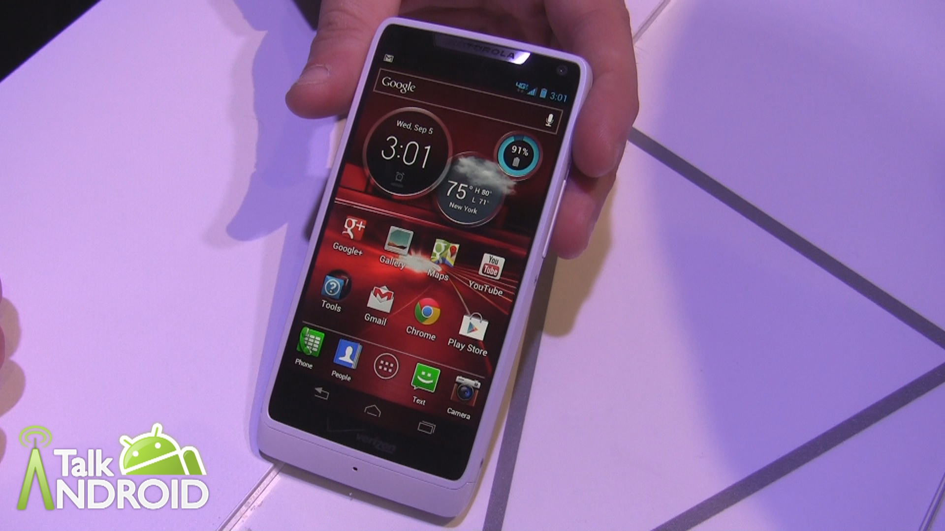 DROID RAZR M unboxing and initial hands on review [Video] - TalkAndroid.com