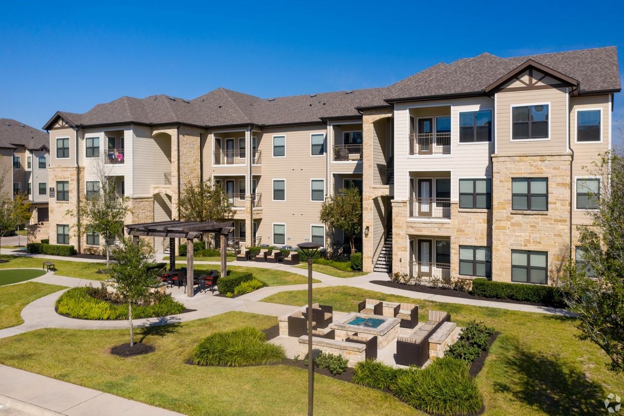 The Columns At Shadow Creek Ranch Apartments 12325 Shadow Creek Pkwy
