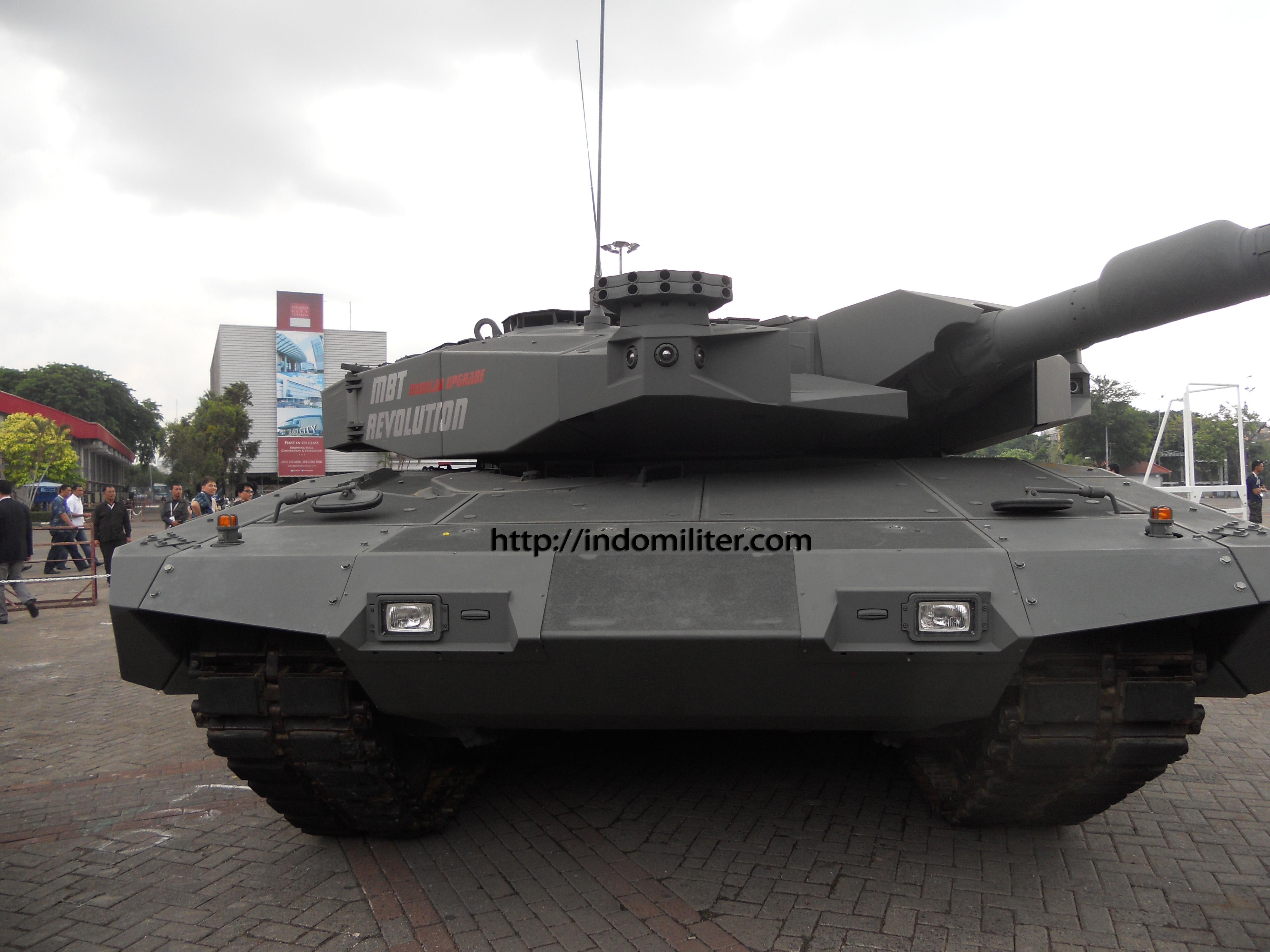 Rheinmetall L/44 120mm: Senjata Pamungkas MBT Leopard 2A4 Revolution ...
