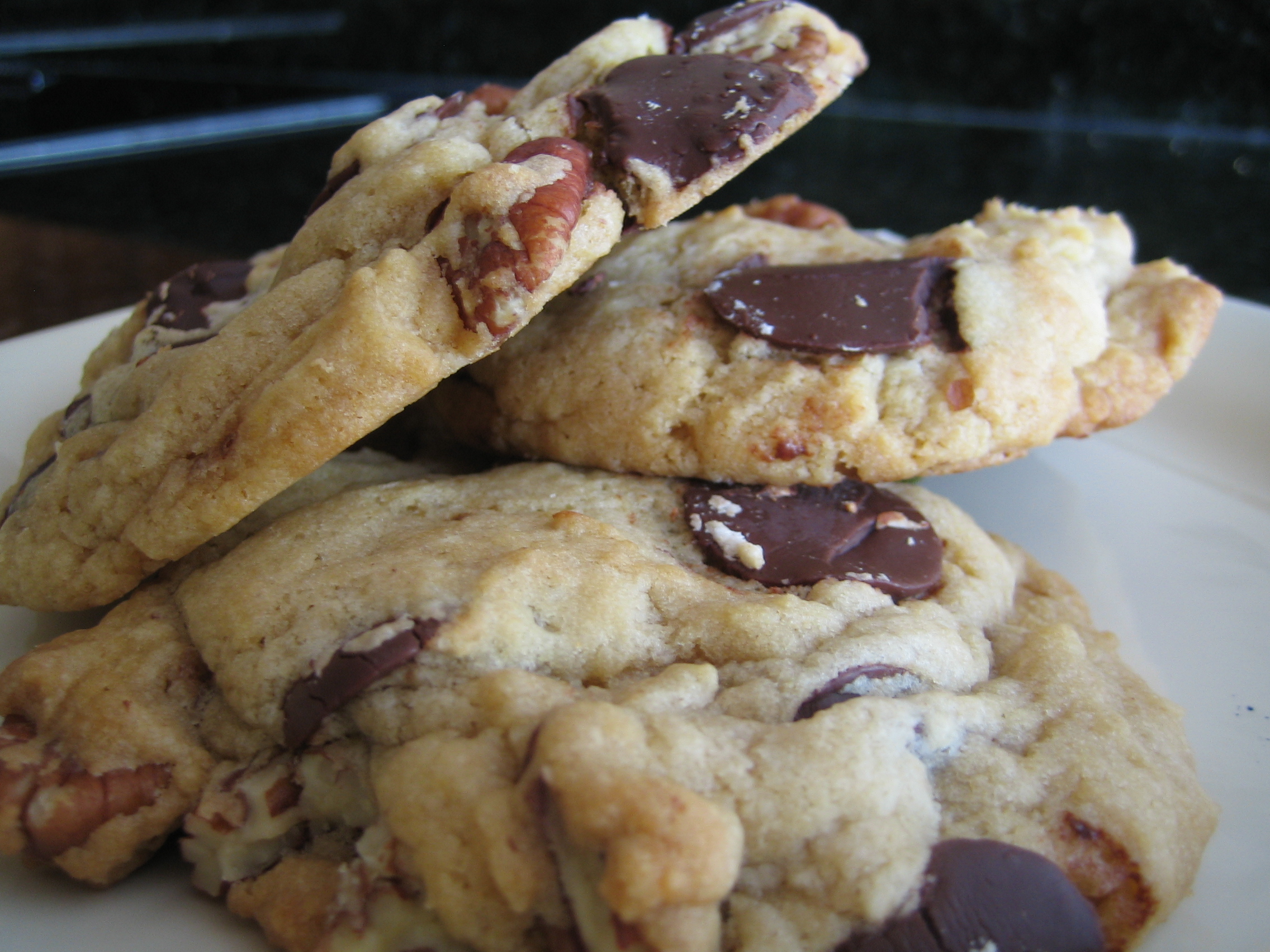 One Bowl Chocolate Chunk Pecan Cookies | I Sing In The Kitchen
