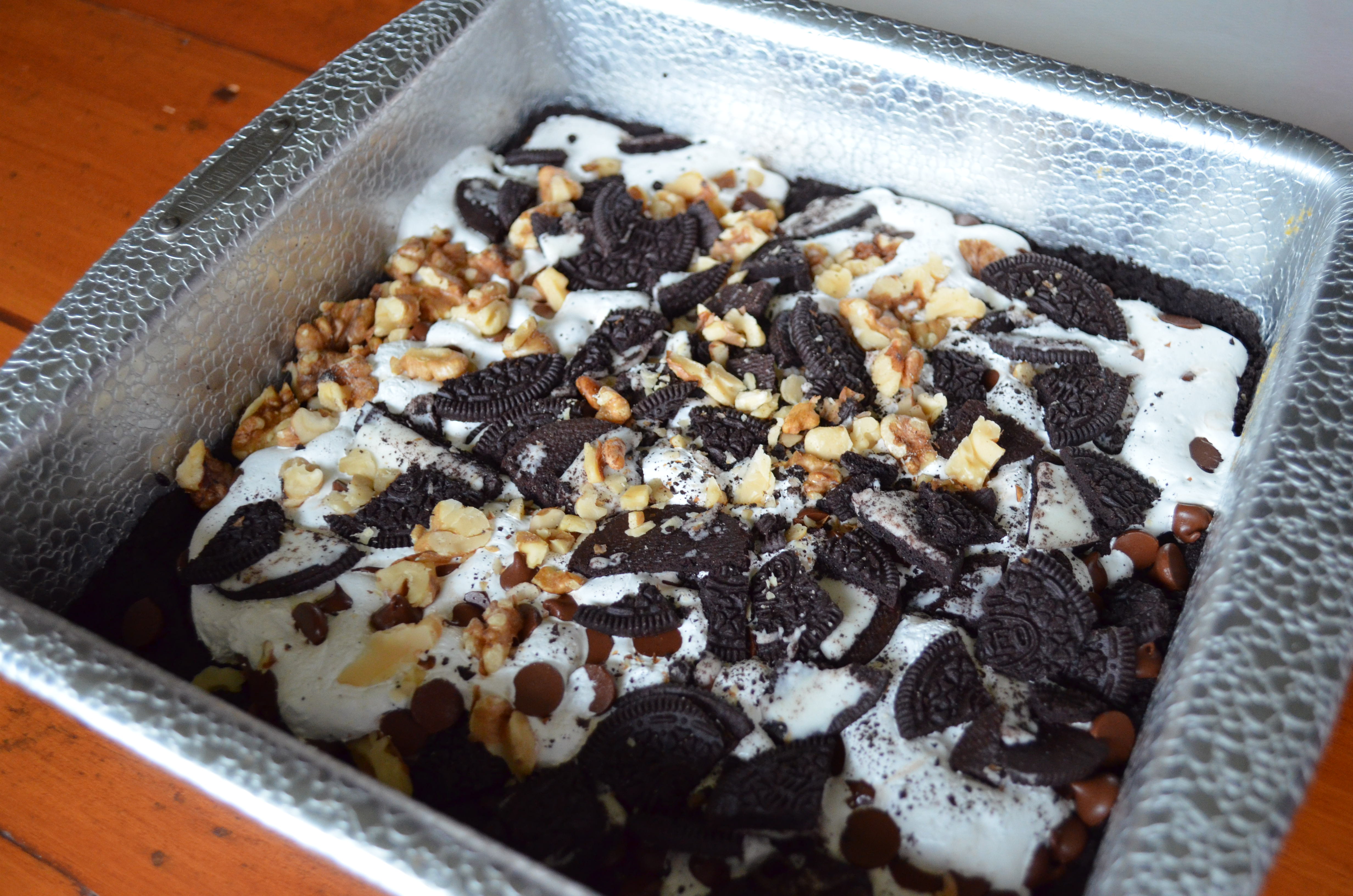 Short And Sweet. Oreo Crunch Bars. | I Sing In The Kitchen