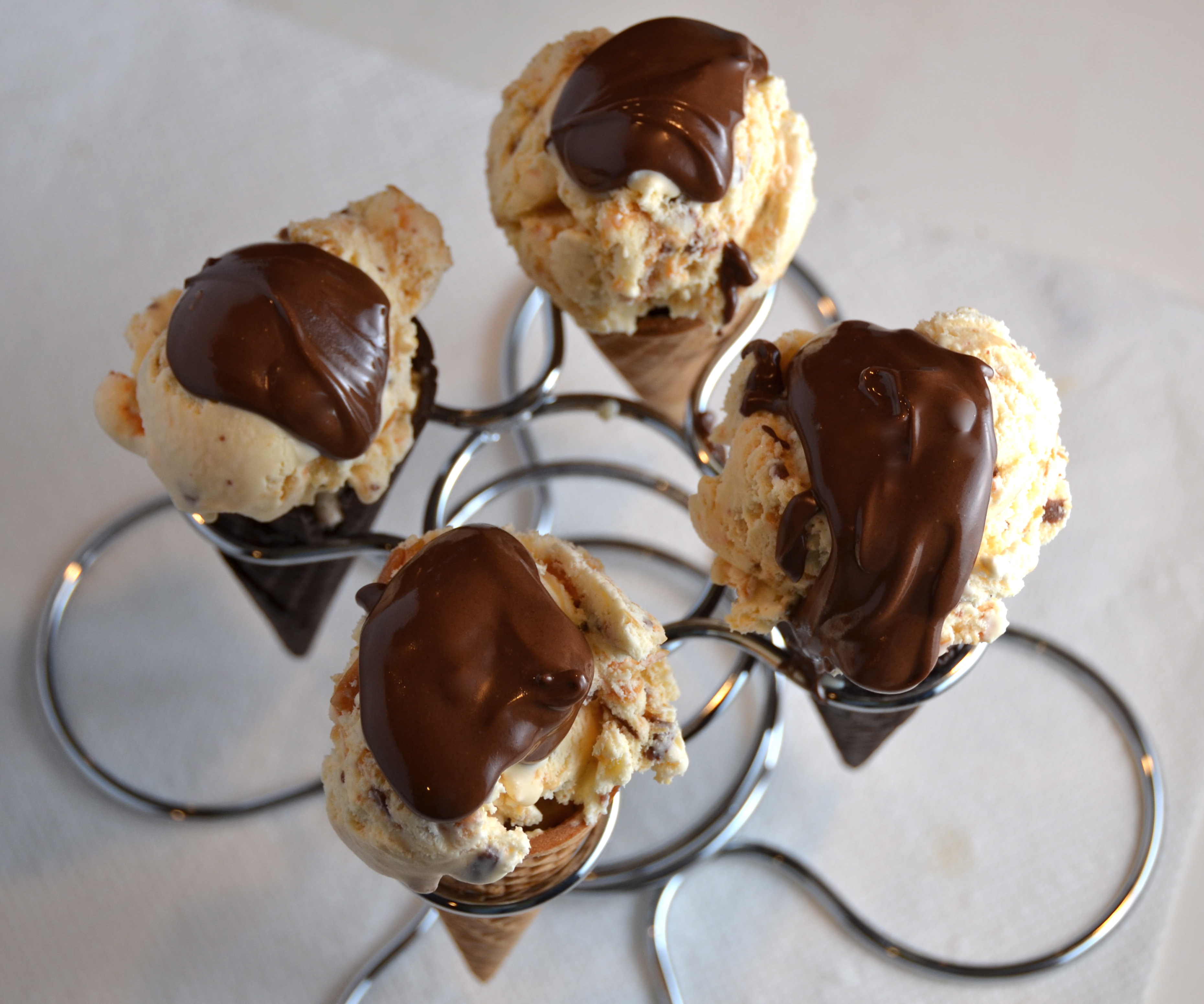 Short And Sweet. Chocolate Peanut Butter Shell. | I Sing In The Kitchen