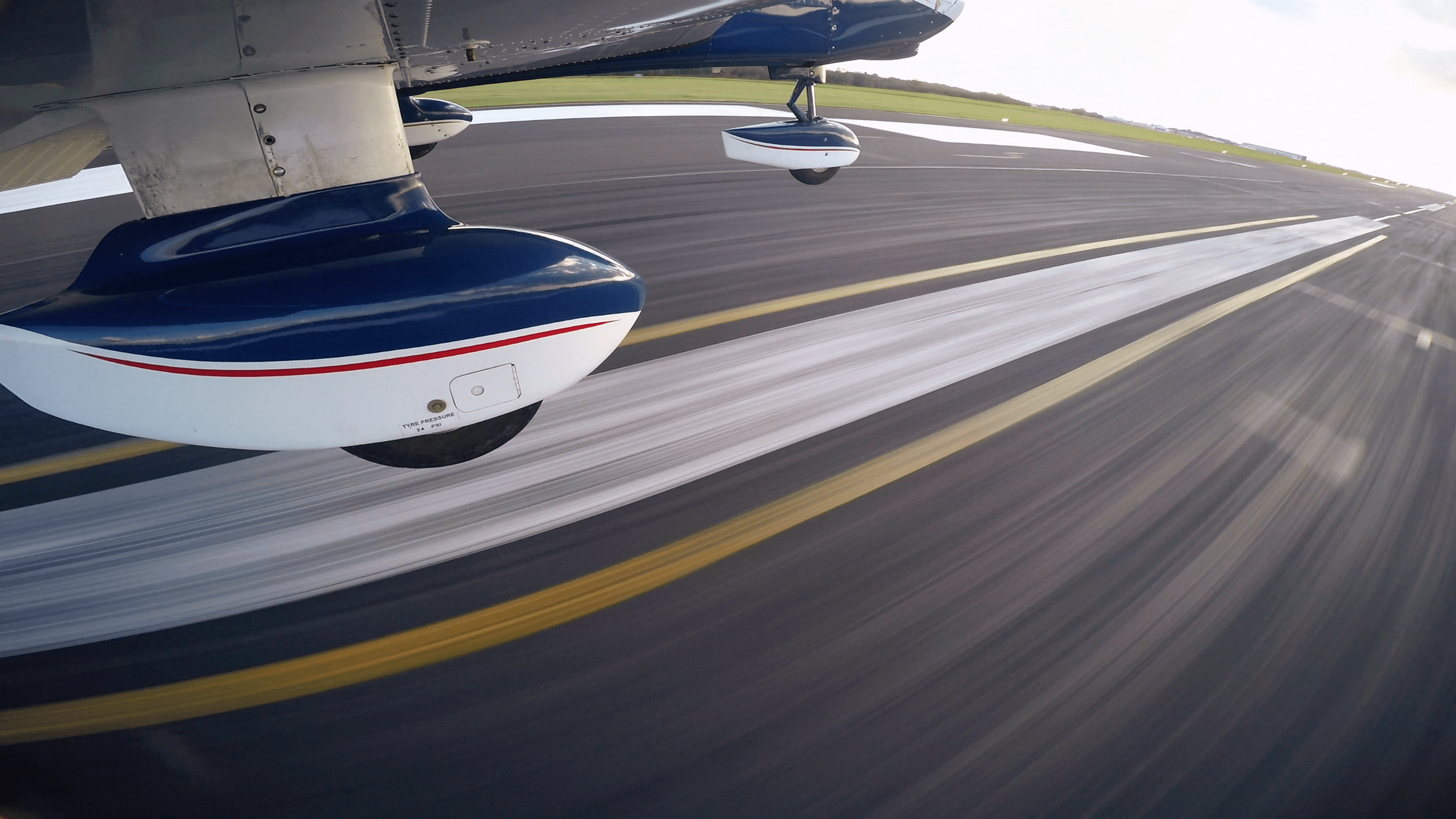 Crossing Gatwick airspace with a controller on board - Jon Hunt, The ...