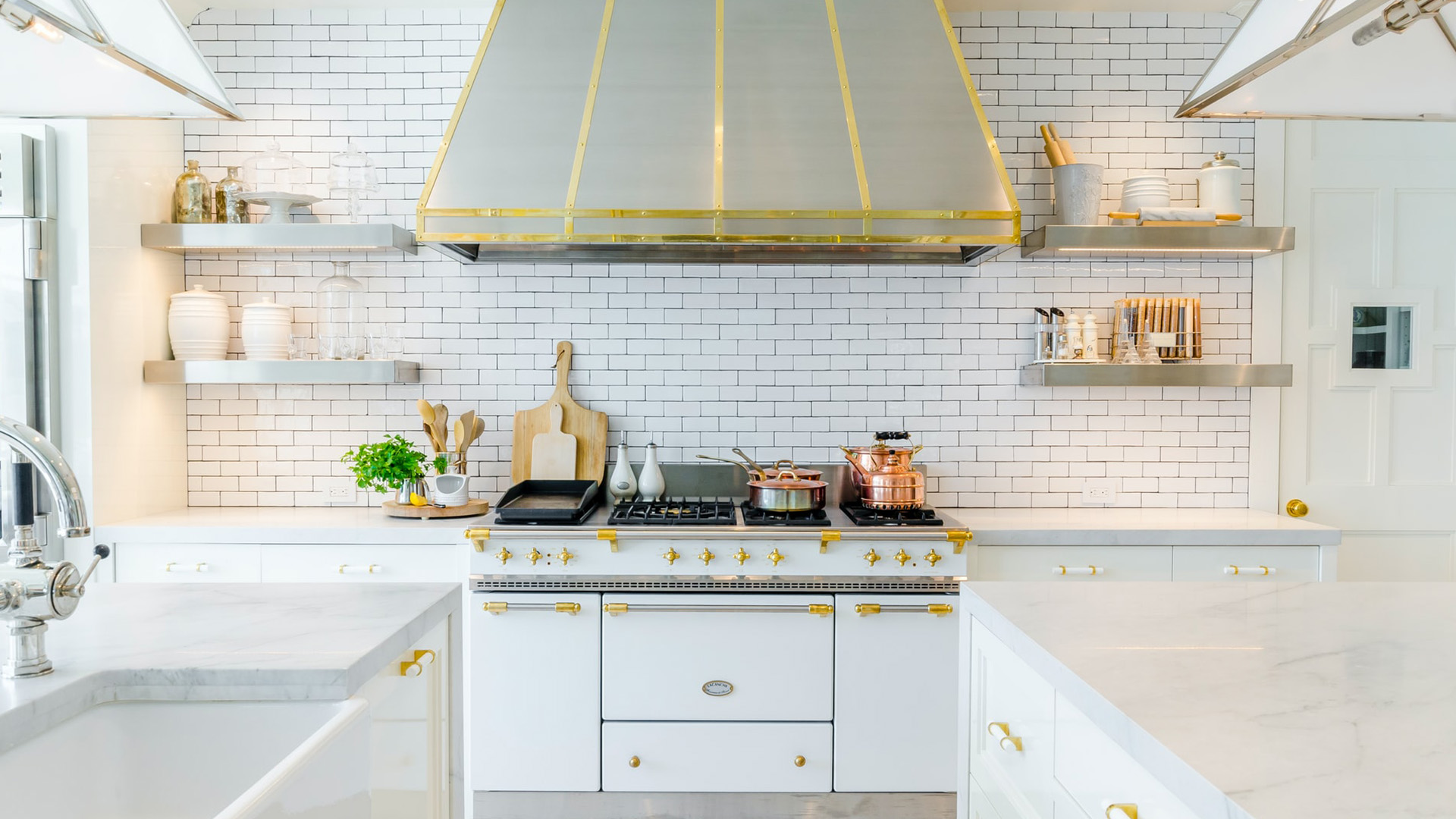 Fitur Bermanfaat dan Fungsi Backsplash | Kabata Kitchen Studio