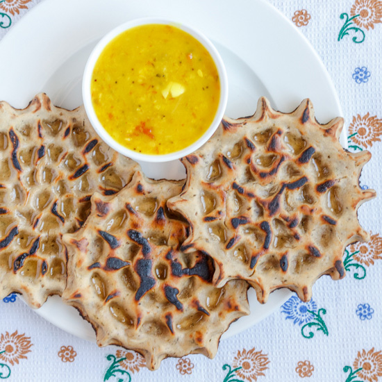 Khoba Roti- a Rajasthani Bread preparation - Kali Mirch - by Smita