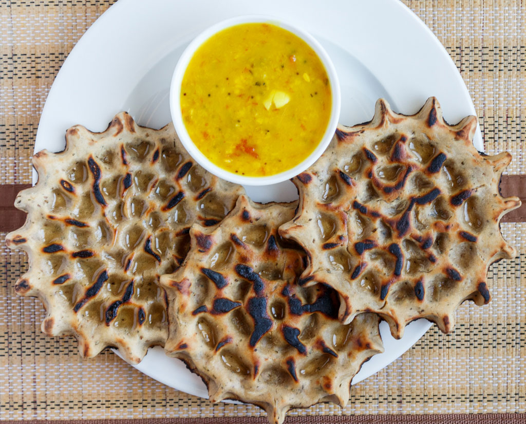 Khoba Roti- a Rajasthani Bread preparation - Kali Mirch - by Smita