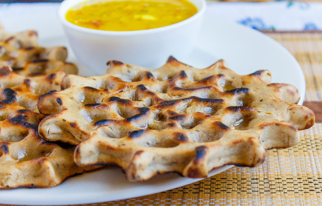 Khoba Roti- a Rajasthani Bread preparation - Kali Mirch - by Smita