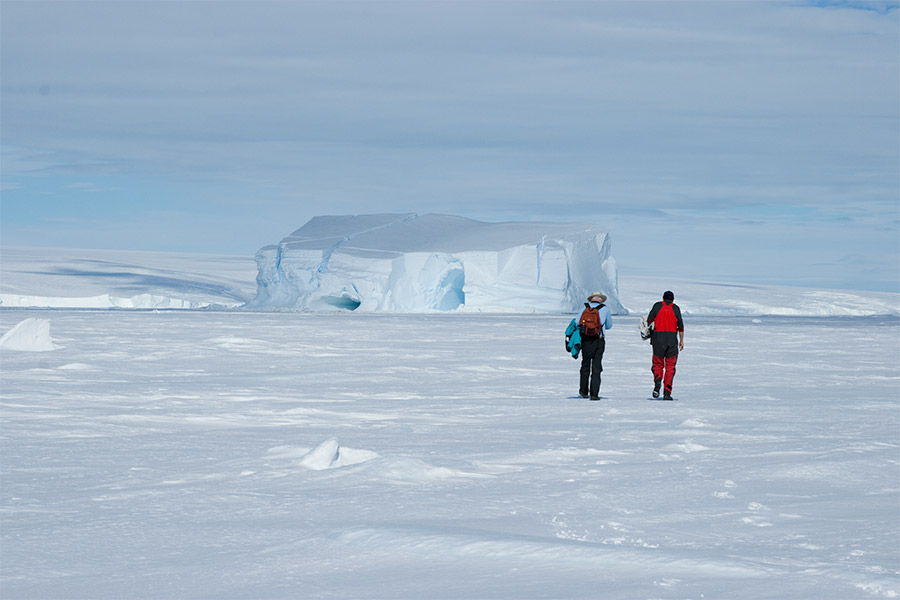 Commonwealth Bay, Mainland Antarctica – Kate McCombie Photography
