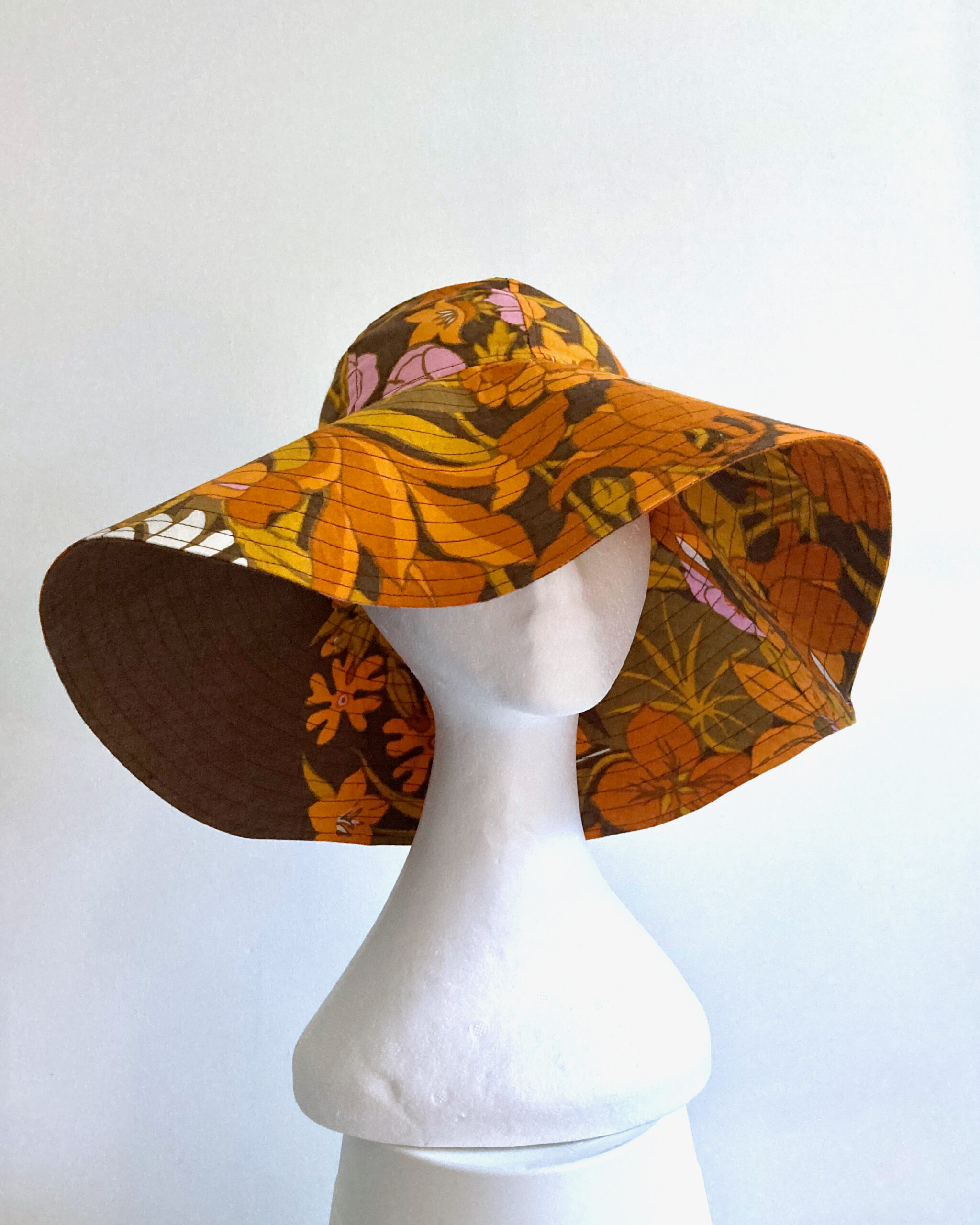 Solhatt vuxen Flower Power Vintagetyg - Klimp Design