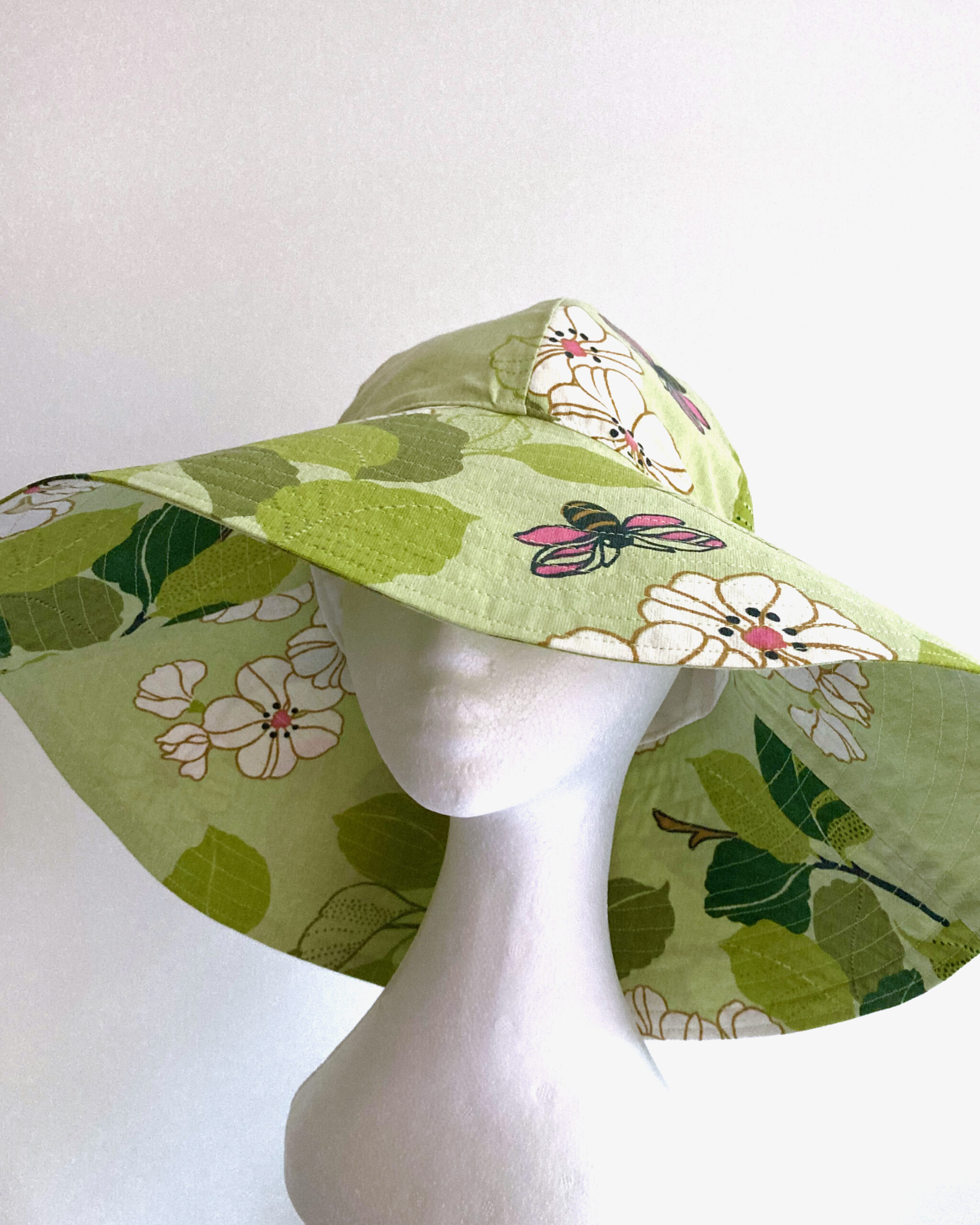 Solhatt i vintagetyg av Toni Hermansson - Klimp Design