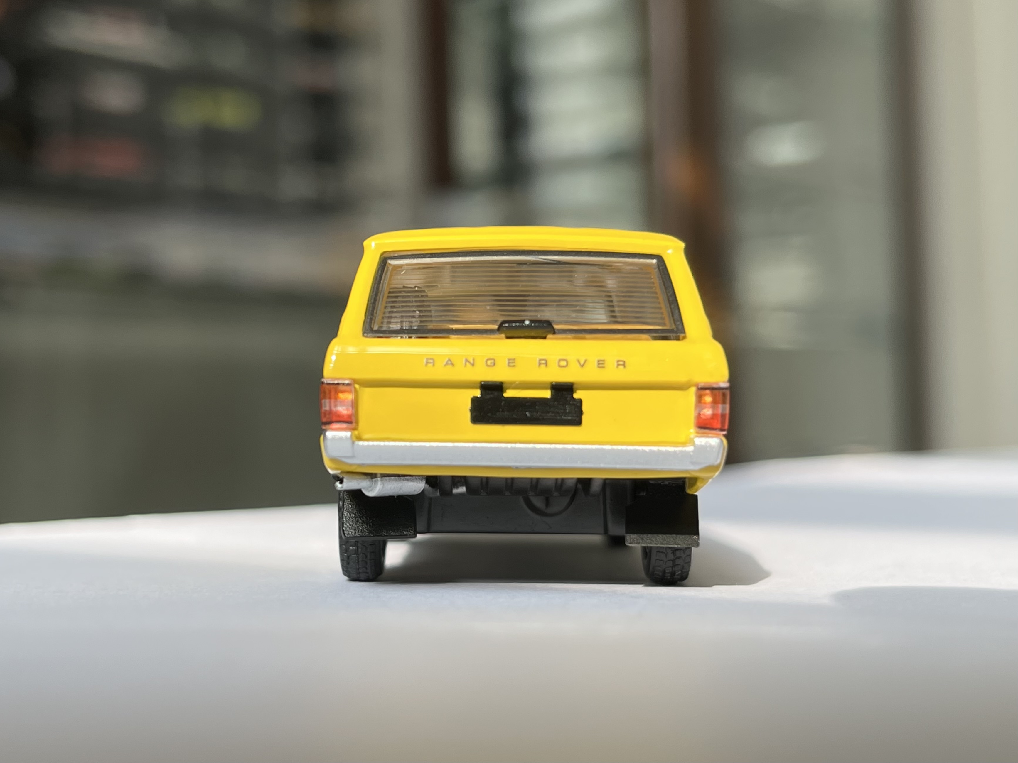 Two new European variations : Range Rover Classic yellow and Ford ...
