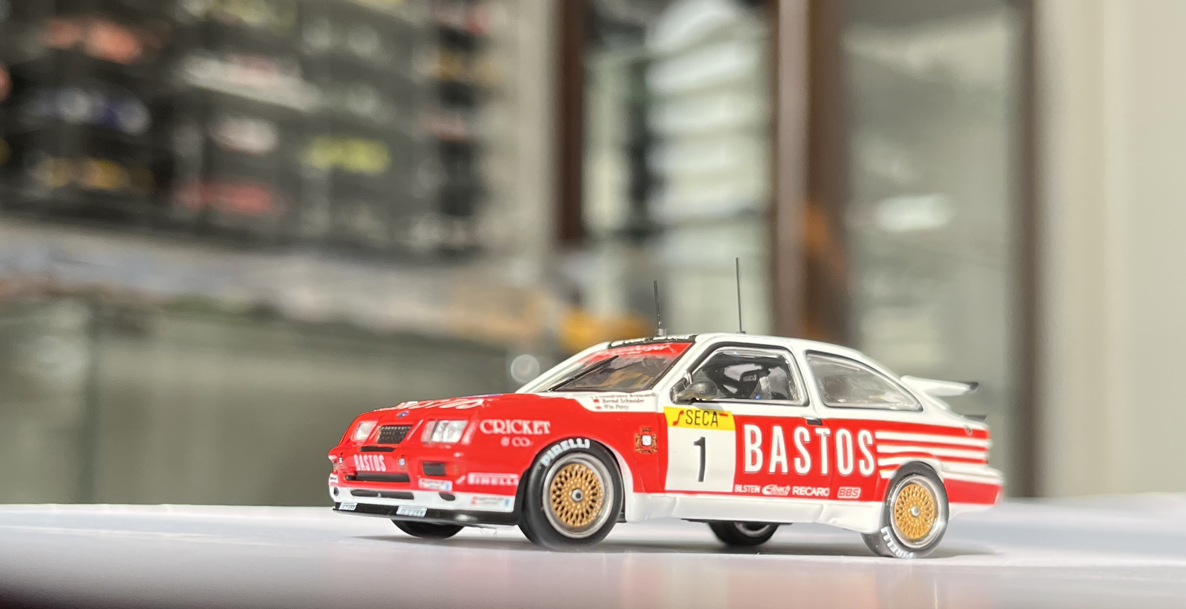 Two new European variations : Range Rover Classic yellow and Ford ...