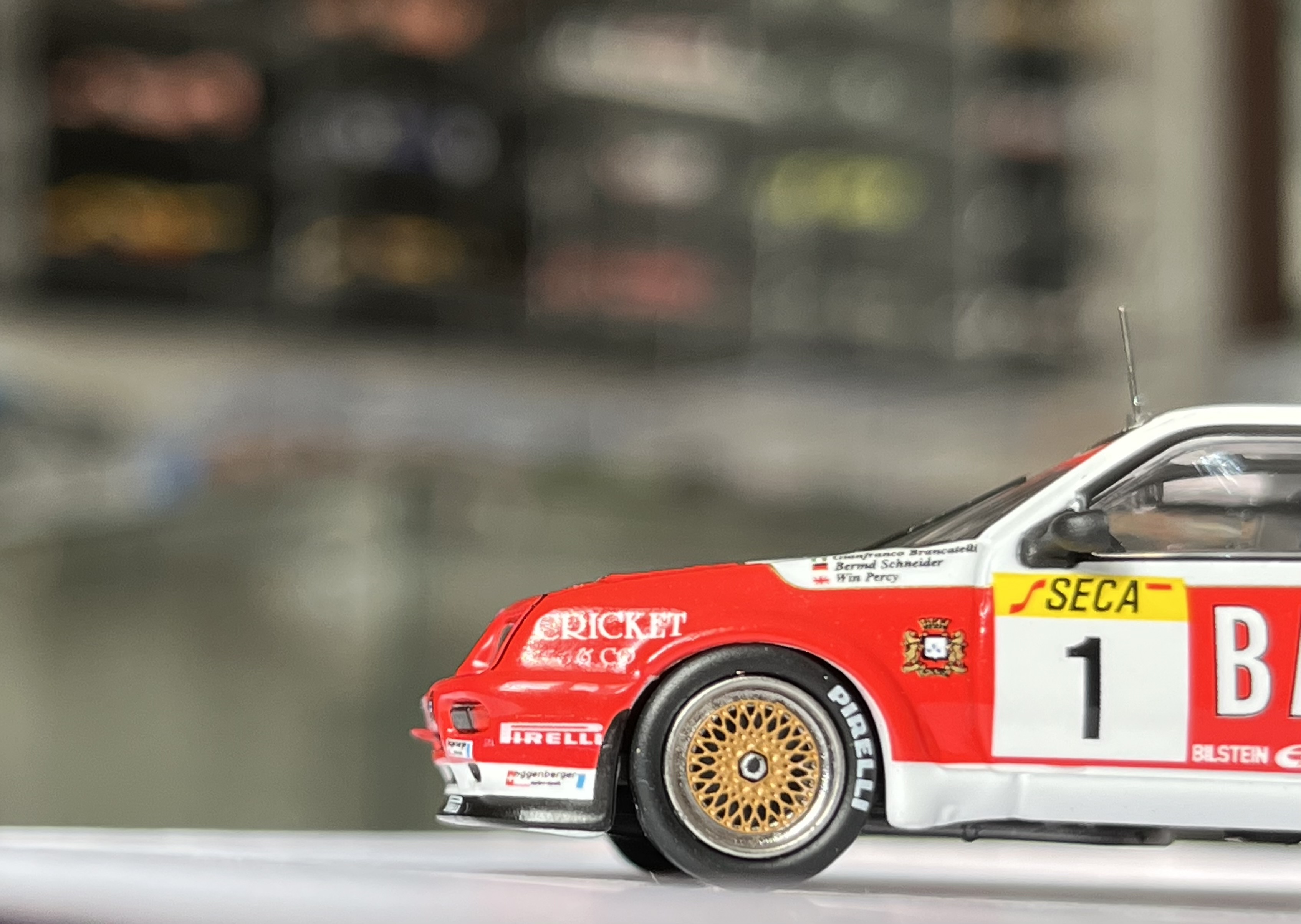 Two new European variations : Range Rover Classic yellow and Ford ...